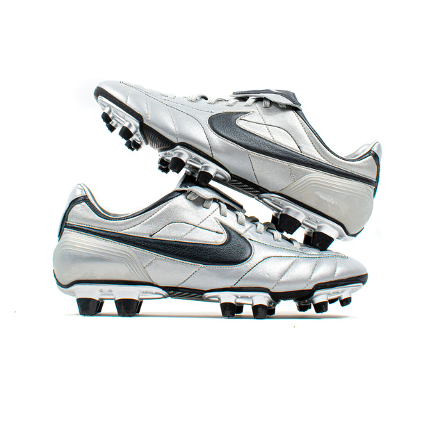 Tiempo – Classic Soccer Cleats